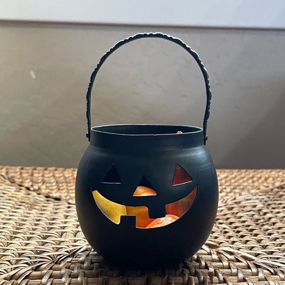 Holiday | Halloween Black Cauldron With Pumpkin Face And 4 Gourds ...